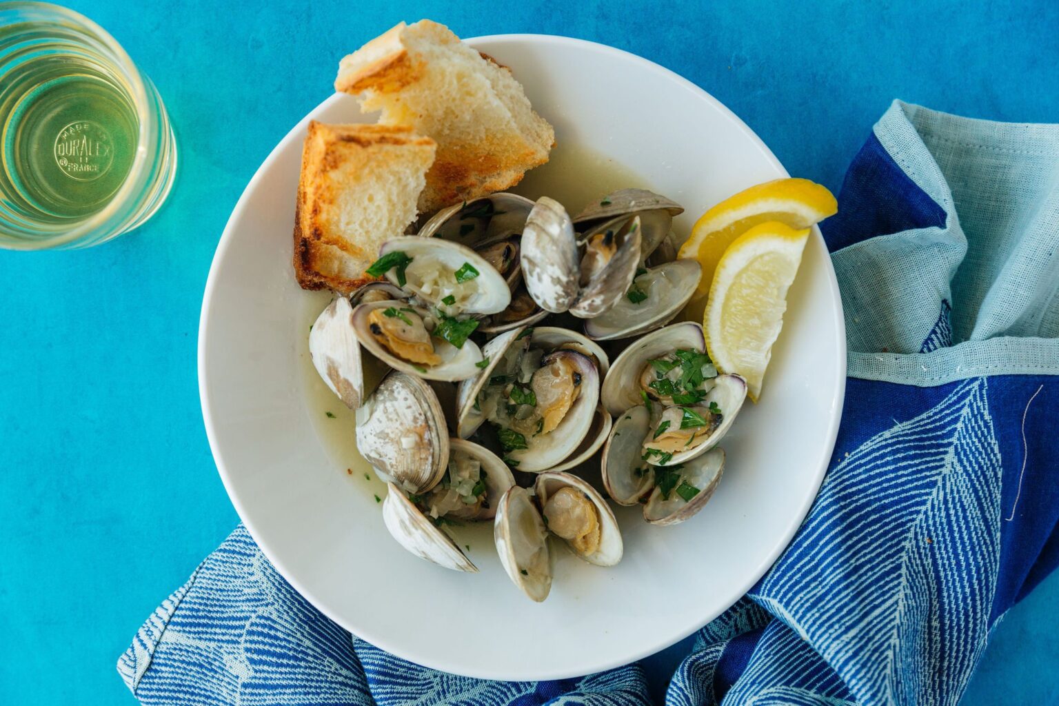 GARLIC & WHITE WINE CLAMS Recipe | Red Stick Spice